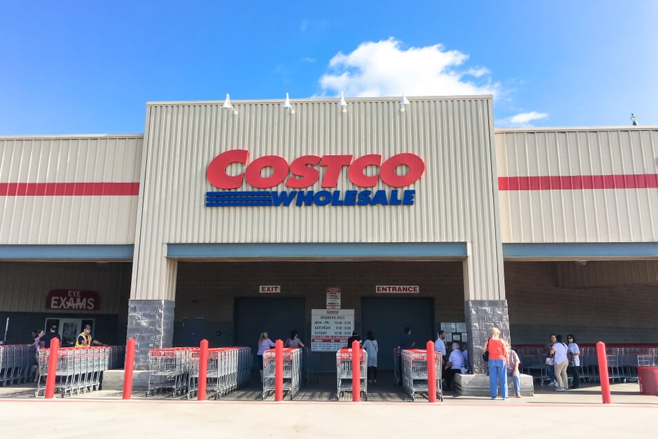 Do senior citizens get a discount at Costco?
