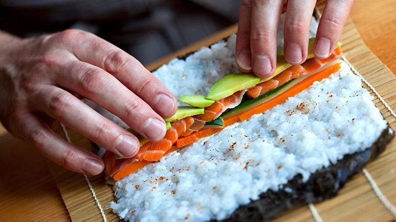 Do sushi chefs get tips?