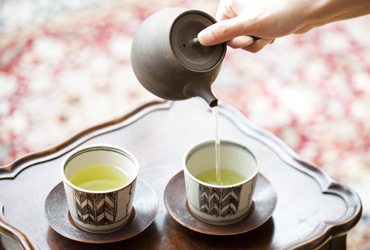 Do the Japanese drink a lot of tea?