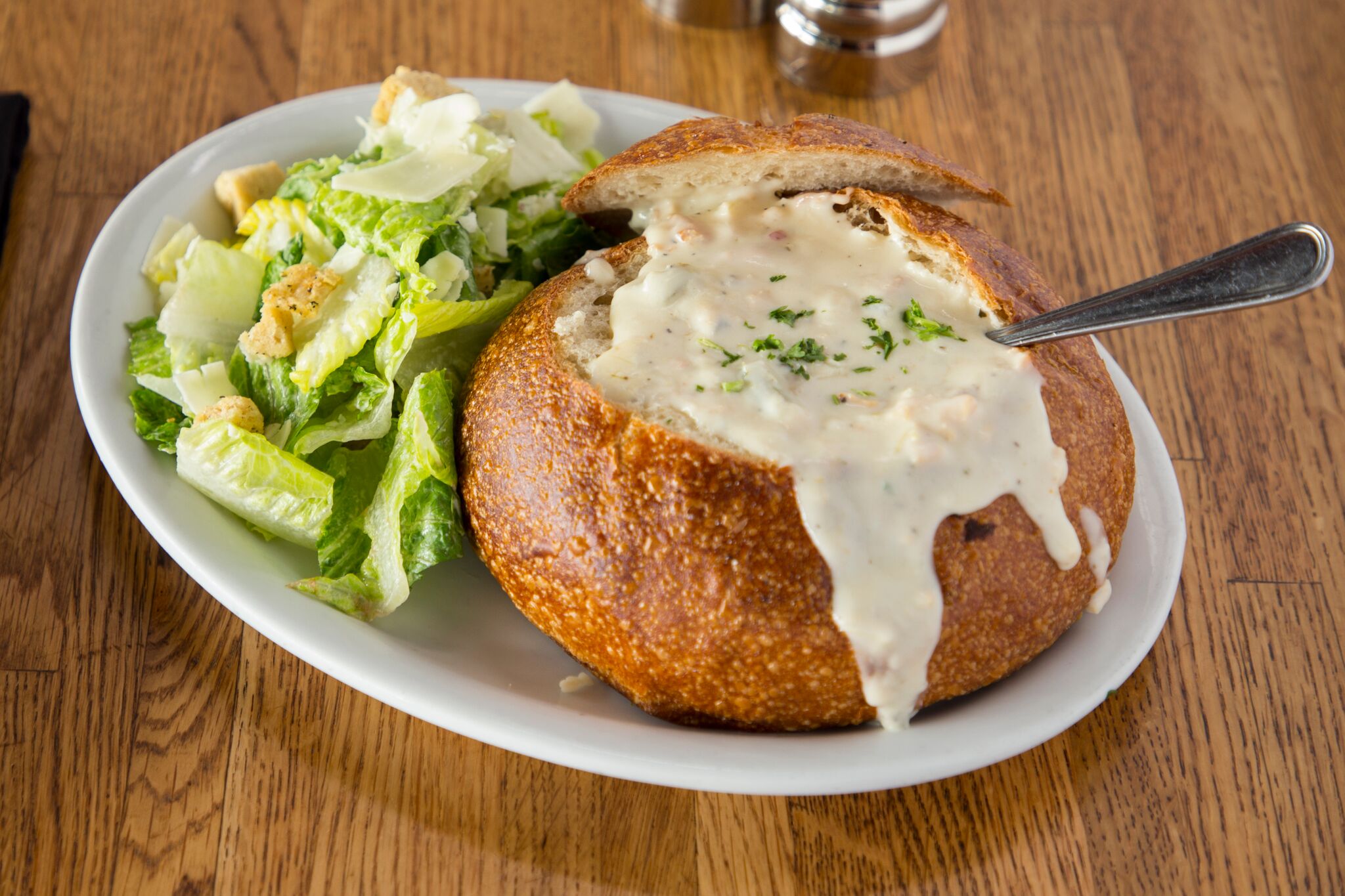 Do you eat the bread in clam chowder?