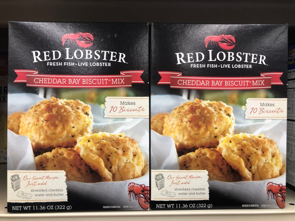 Do you get free biscuits at Red Lobster?