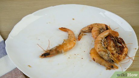 Do you have to let prawns cool before peeling?