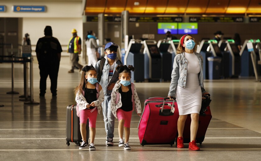 Do you have to wear a mask at the airport?