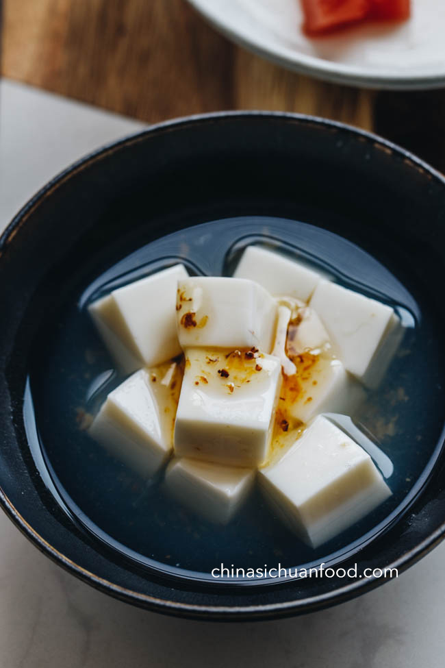 Does almond tofu have almonds?