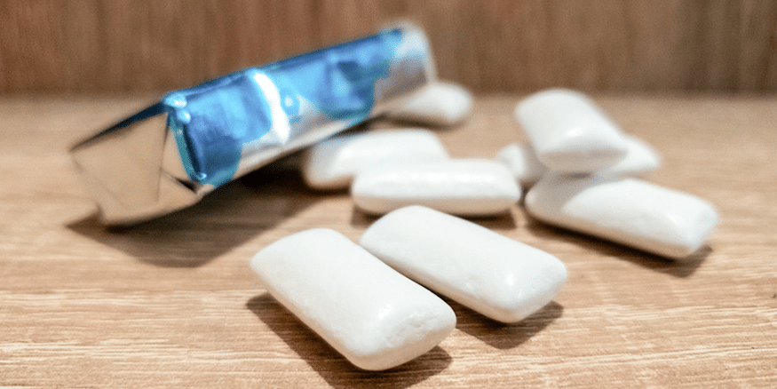 Does chewing gum help your bowels?