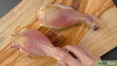 Does chicken turn yellow when frozen?