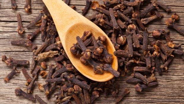 Does clove help acidity?