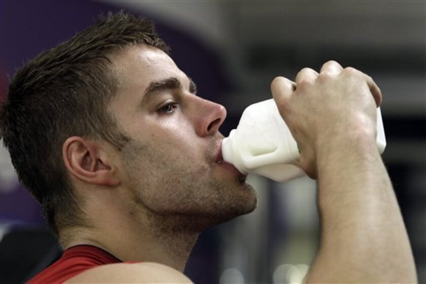 Does drinking milk help athletes?