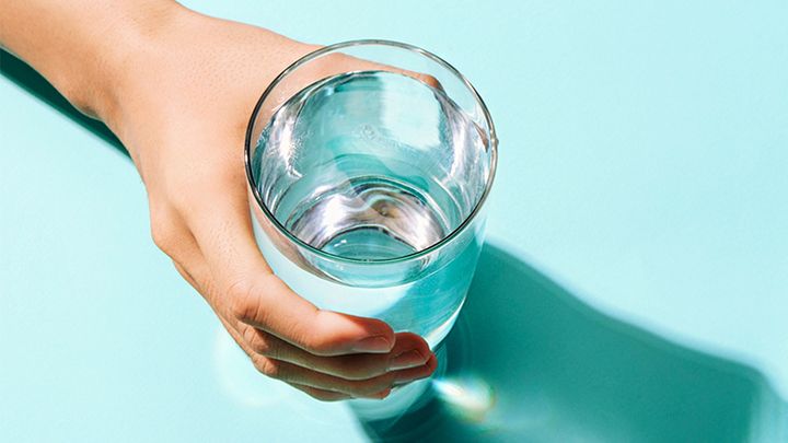 Does drinking water relieve gas?