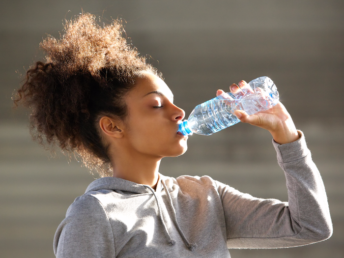 Does drinking water slowly hydrate better?