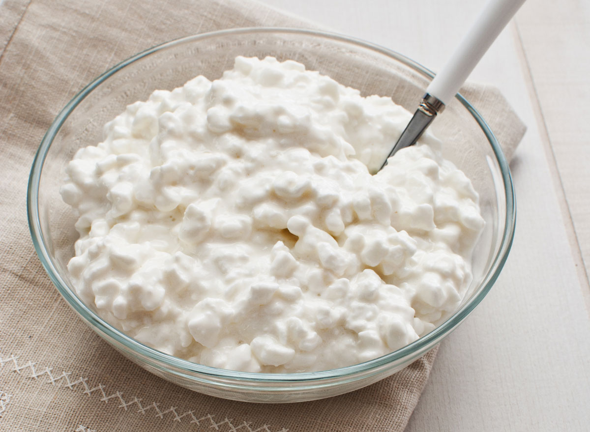 Does eating cottage cheese before bed burn belly fat?