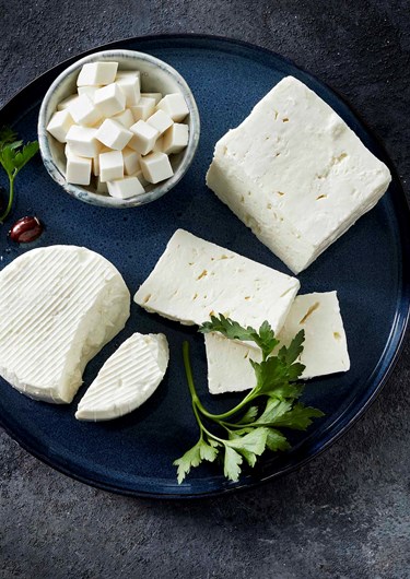 Does feta cheese taste like cheddar?