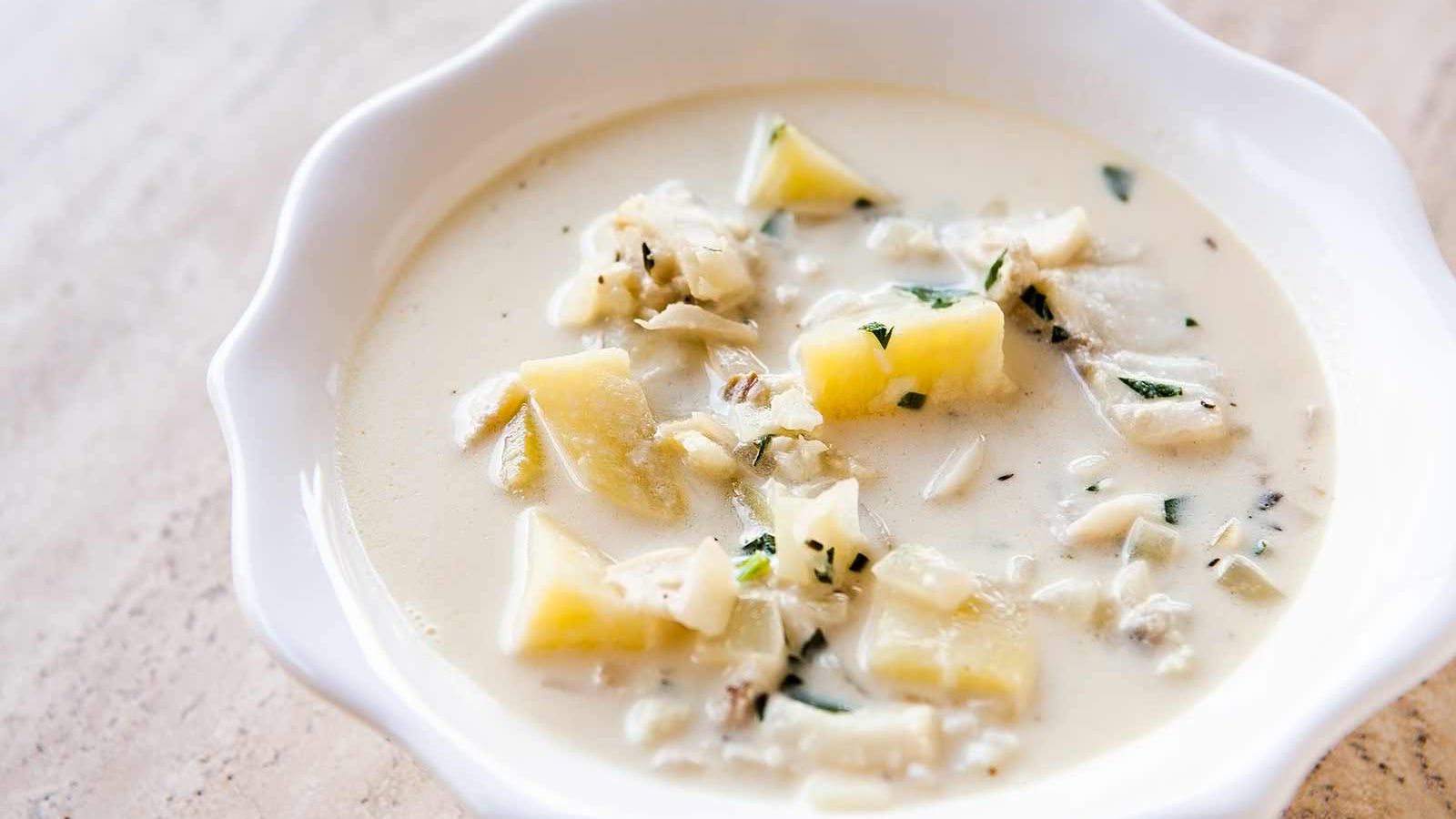 Does fish chowder have heavy cream?