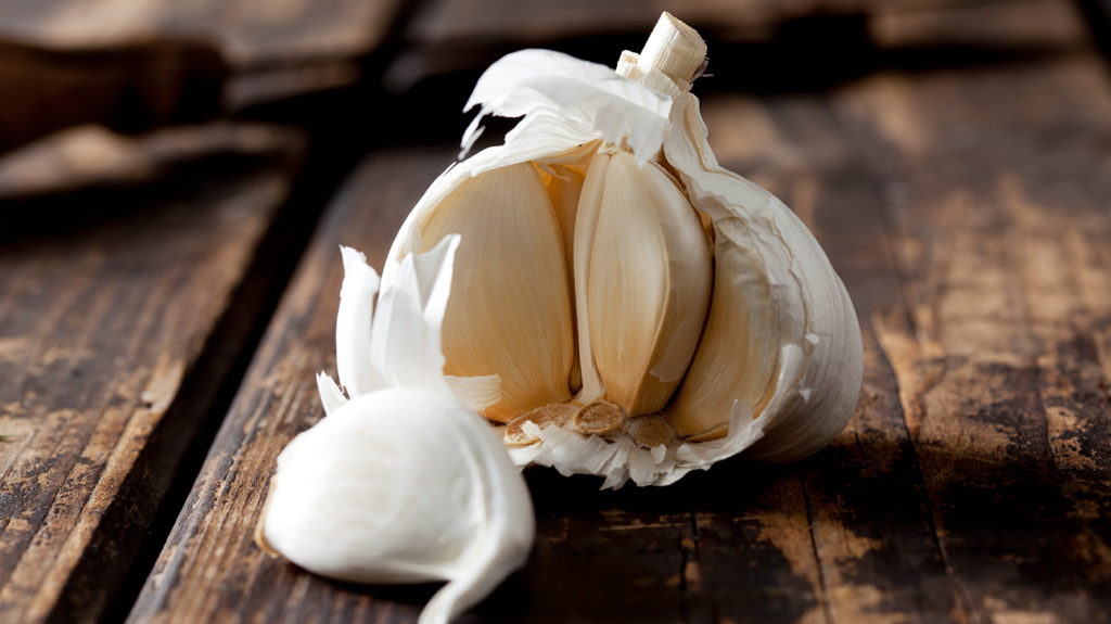 Does garlic get rid of colds?
