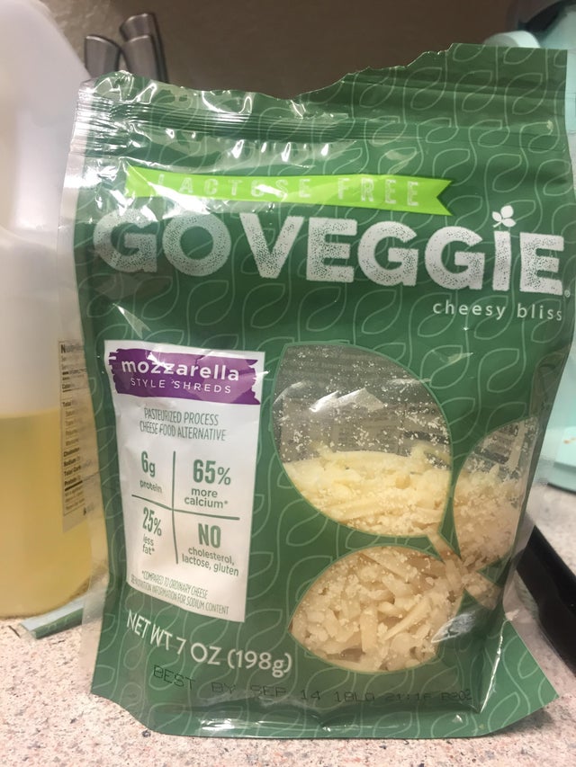 Does GO VEGGIE cheese have milk?