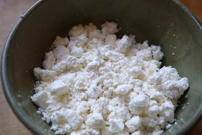 Does goat cheese and feta cheese taste the same?