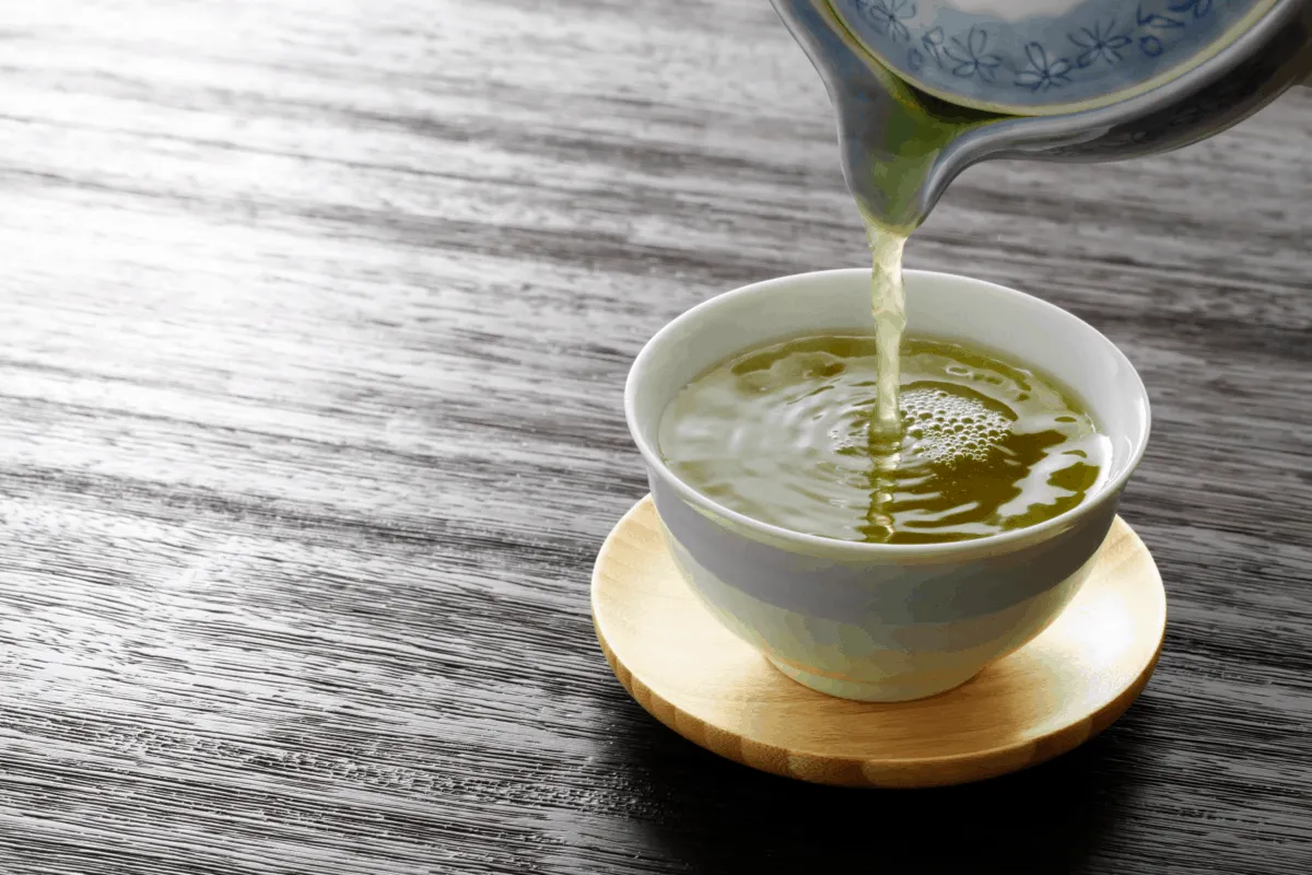 Does green tea smell like fish?