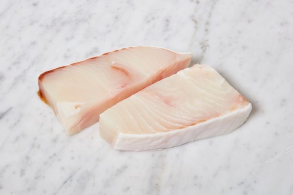 Does halibut steak have bones?