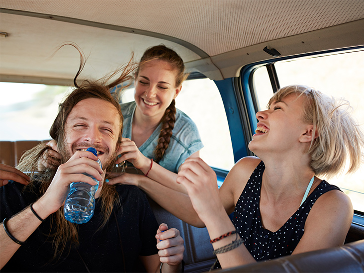 Does holding in wind cause bad breath?