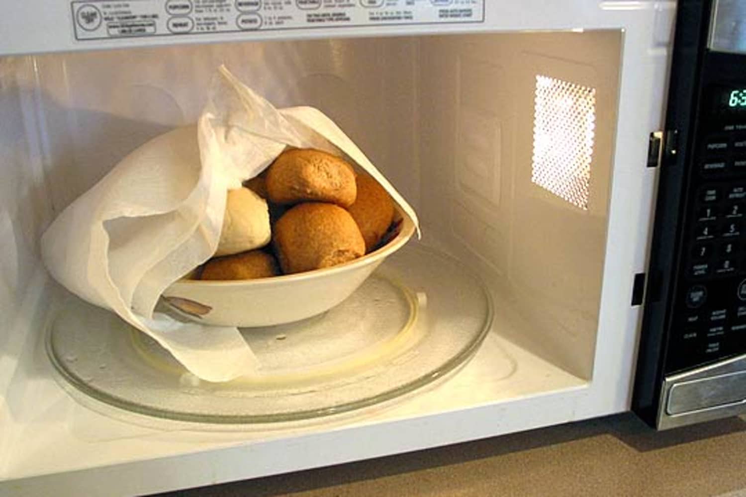 Does microwave dry out bread?