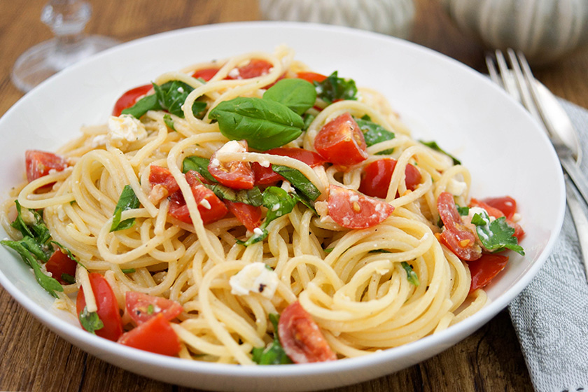 Does parsley or basil go in spaghetti sauce?