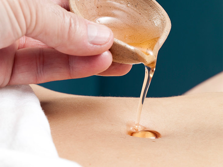 Does putting essential oils in your belly button work?