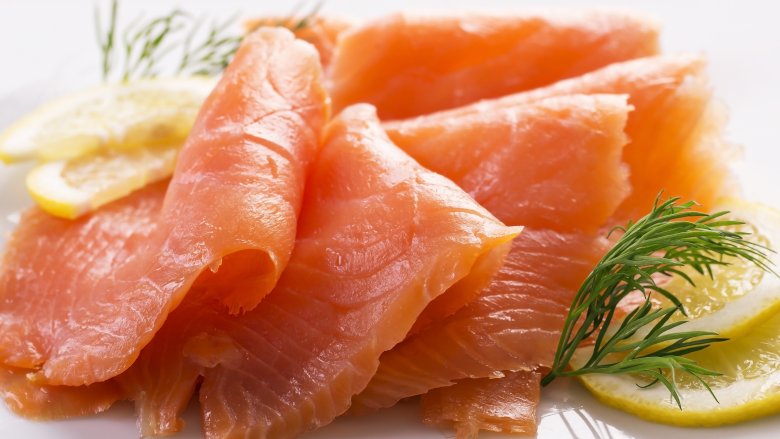 Does raw smoked salmon taste like?