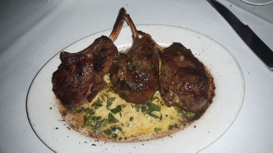 Does Ruth Chris have lamb chops?