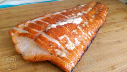 Does salmon release oil when cooking?