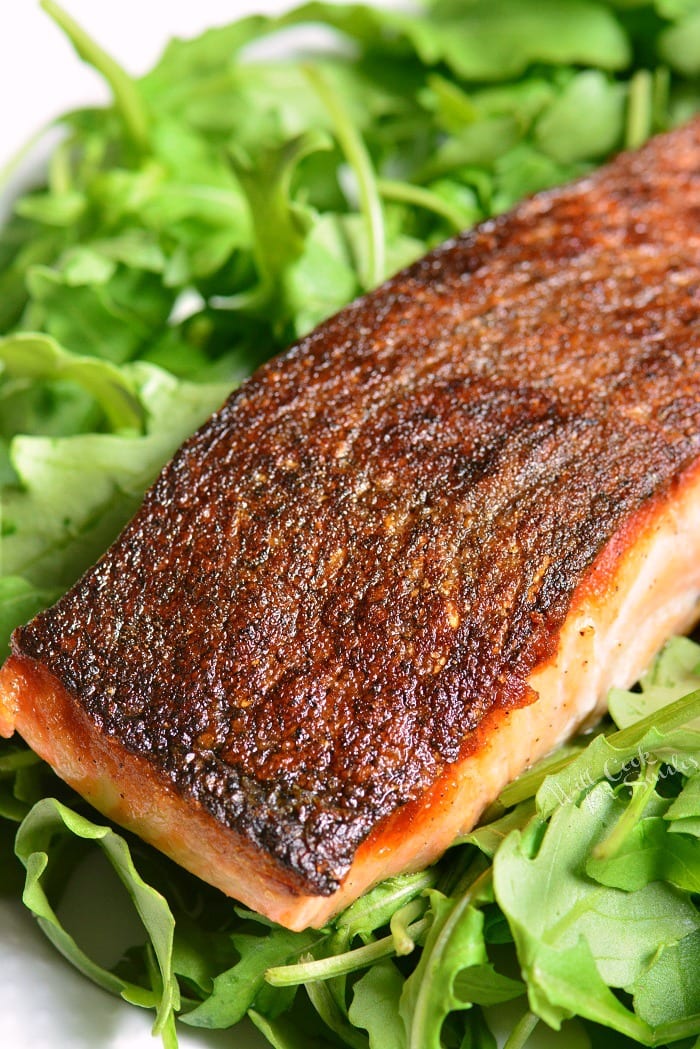 Does salmon skin get crispy?