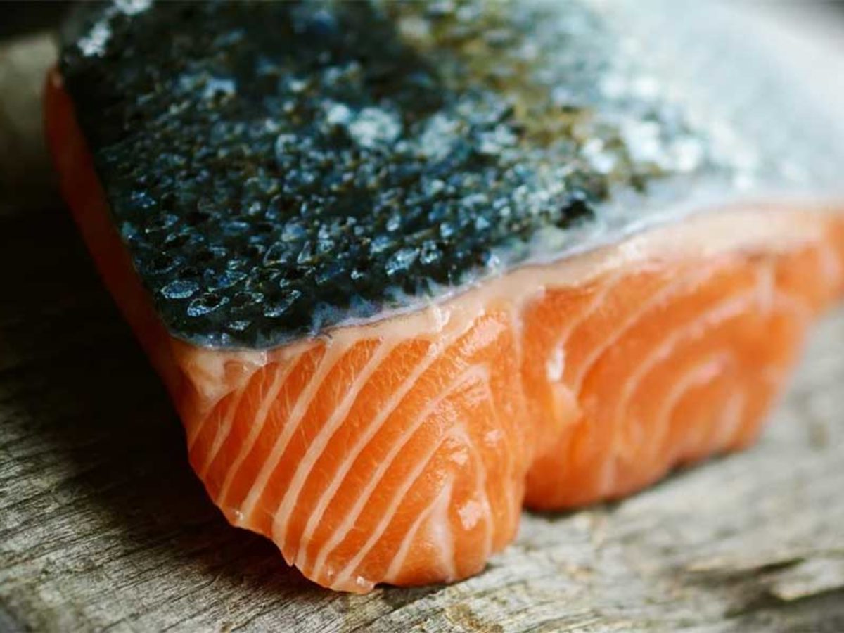 Does salmon skin taste fishy?