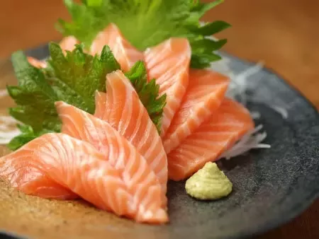 Does salmon taste better raw or cooked?