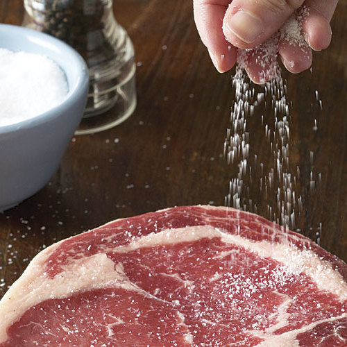 Does salt draw moisture out of meat?