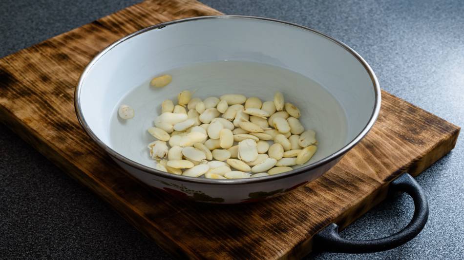 Does soaking beans remove phytates?