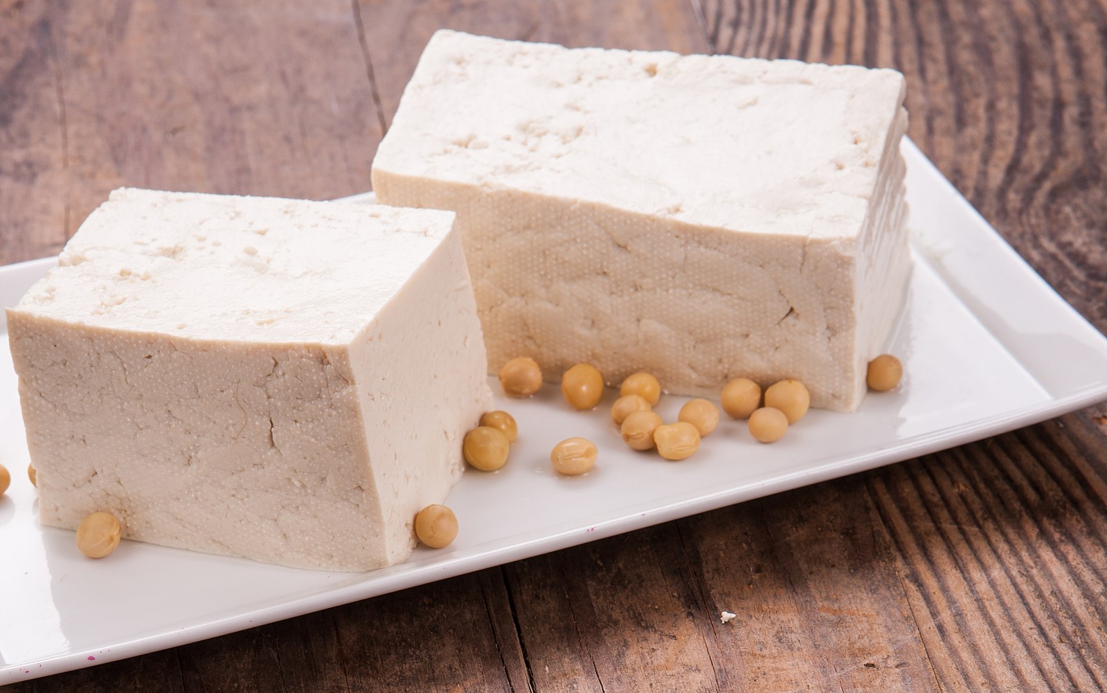 Does tofu have more vitamin C than beef?