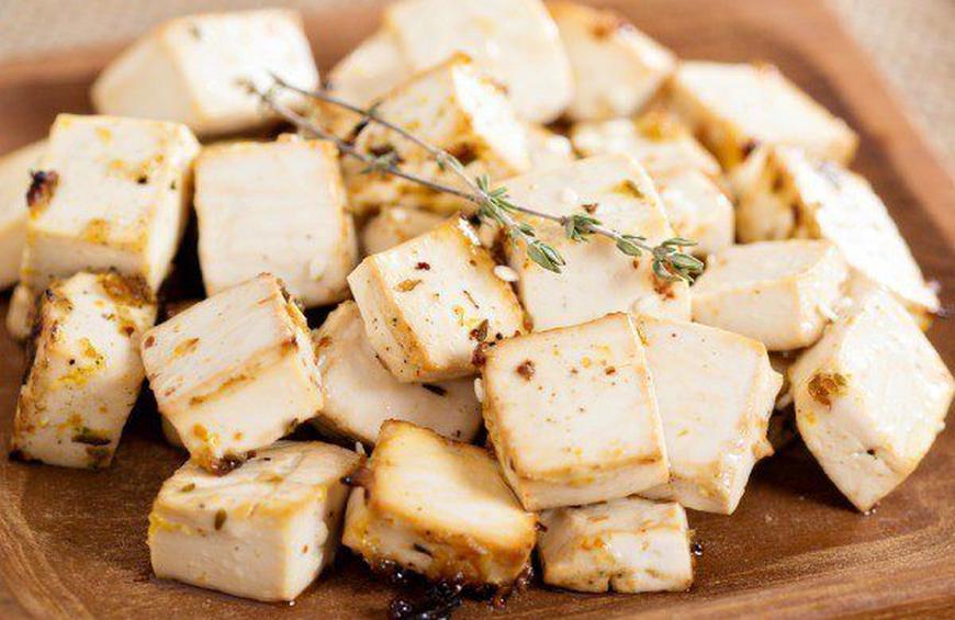 Does tofu taste like meat?
