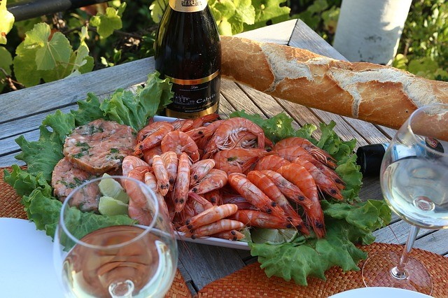 Does wine go well with shrimp?