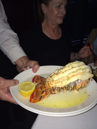 How big is a 1lb lobster tail?