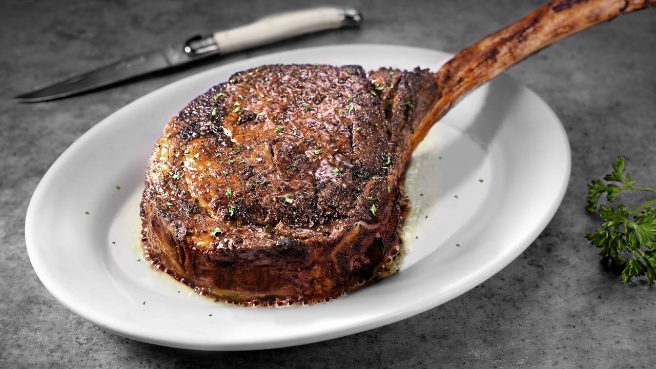 How big is the Tomahawk steak at Ruth's Chris?