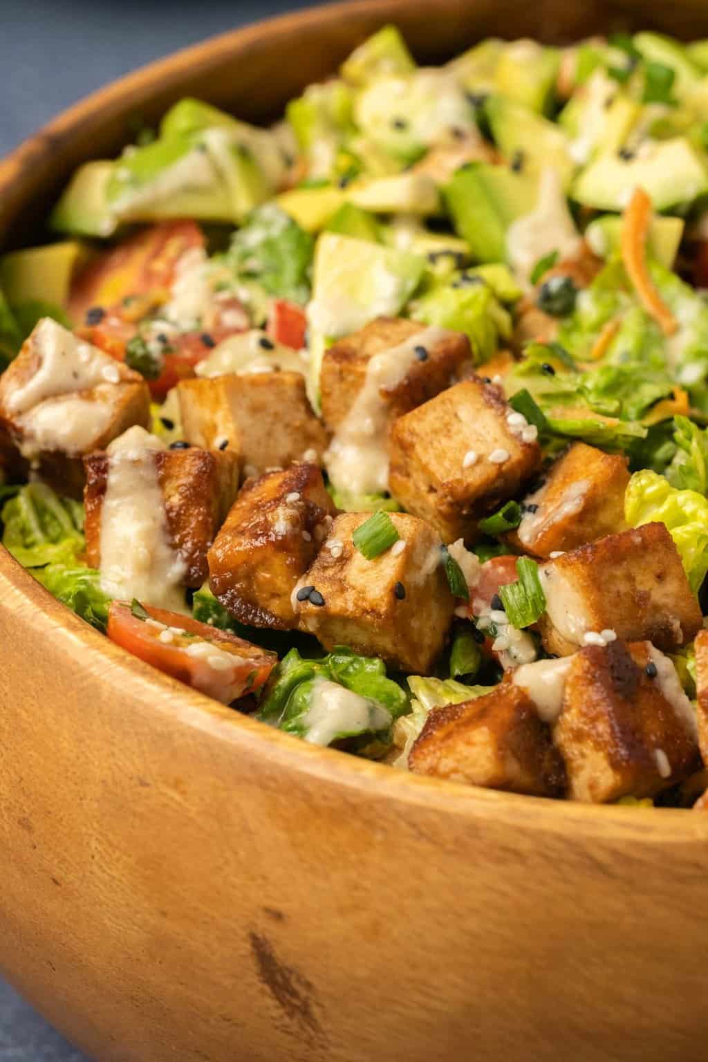 How can I avoid mixing tofu with salad dressing?