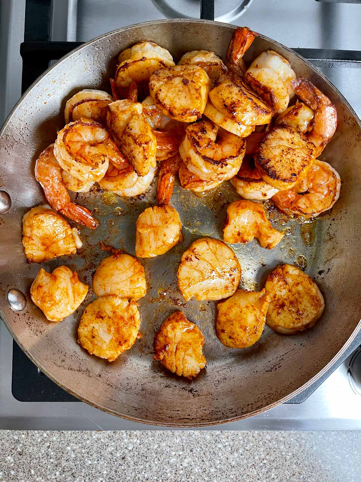 How can the small items like shrimp and scallops be cooked evenly by sauteing?