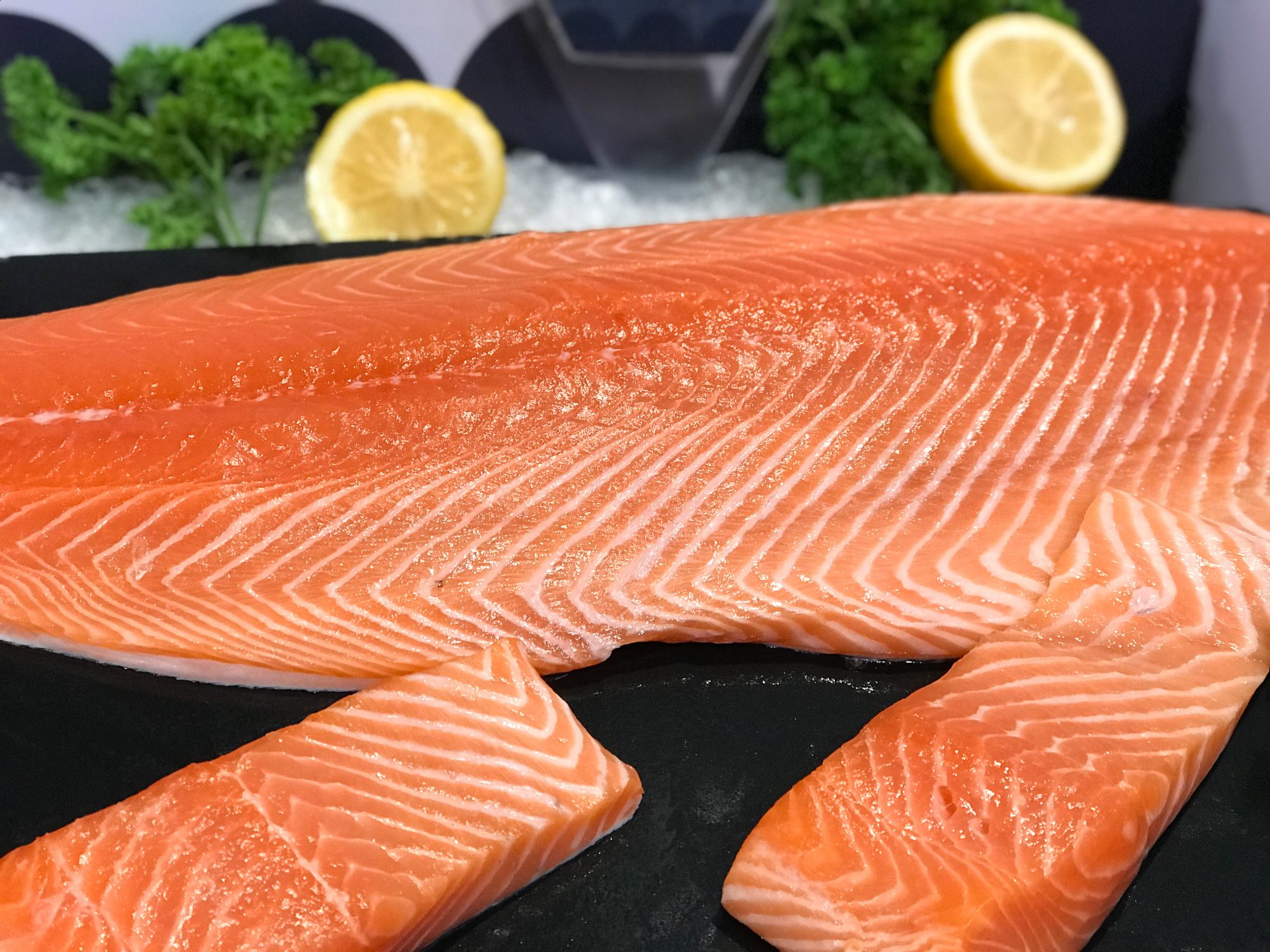 How can you tell good quality salmon?