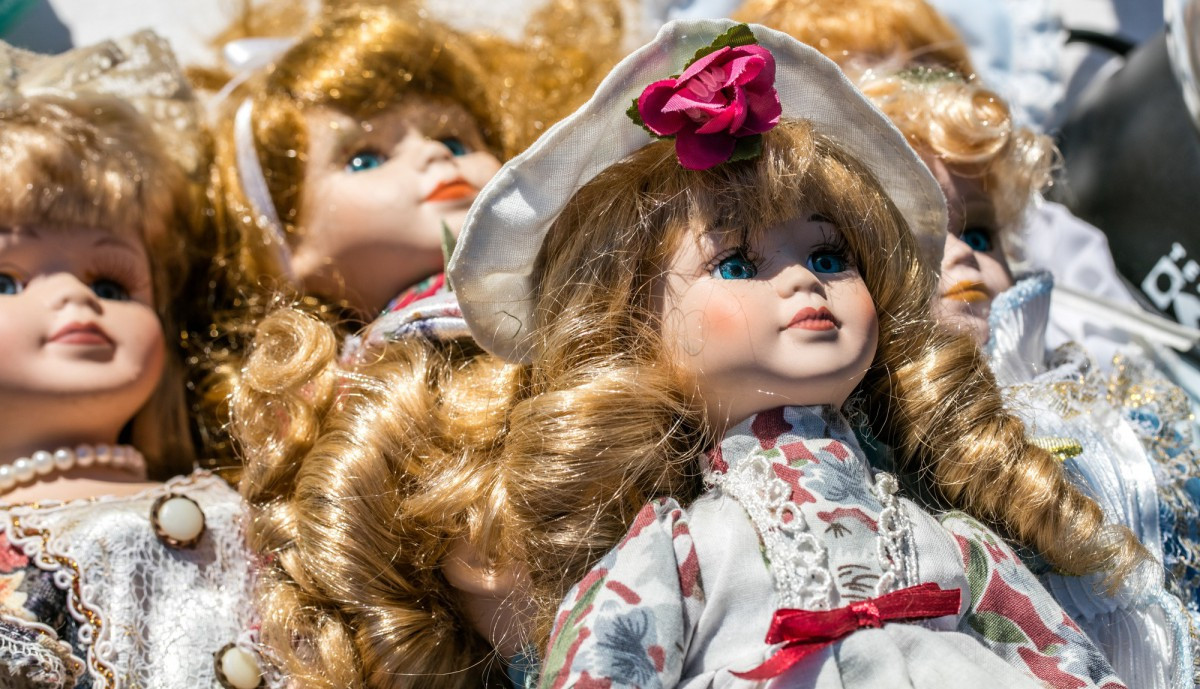 How can you tell if a doll is bisque?
