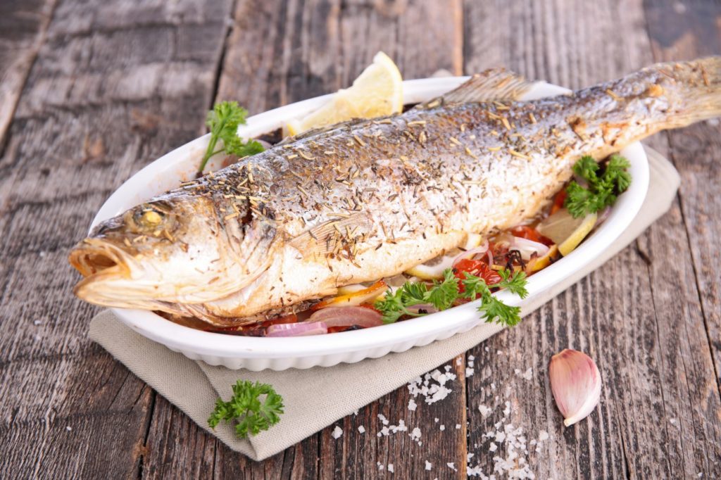 How can you tell if cooked fish is rotten?