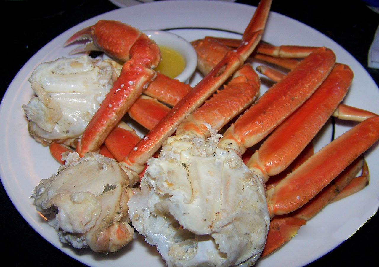 How can you tell if crab meat is fresh?