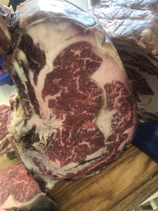 How can you tell if dry aged beef is bad?