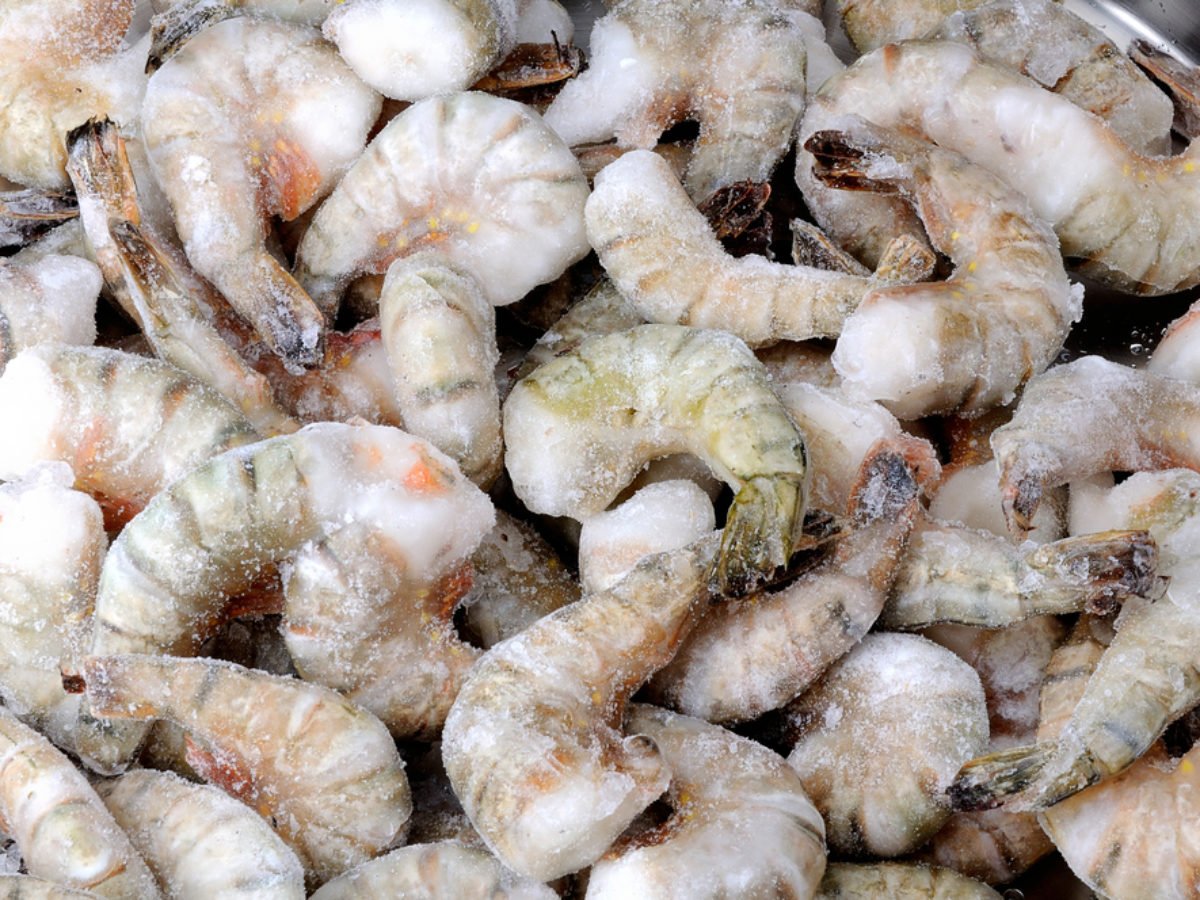 How can you tell if frozen shrimp has gone bad?