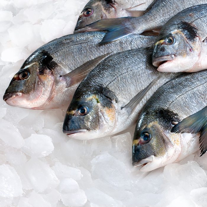 How can you tell if raw fish is fresh?