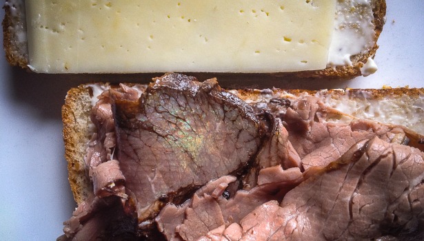 How can you tell if roast beef is bad?