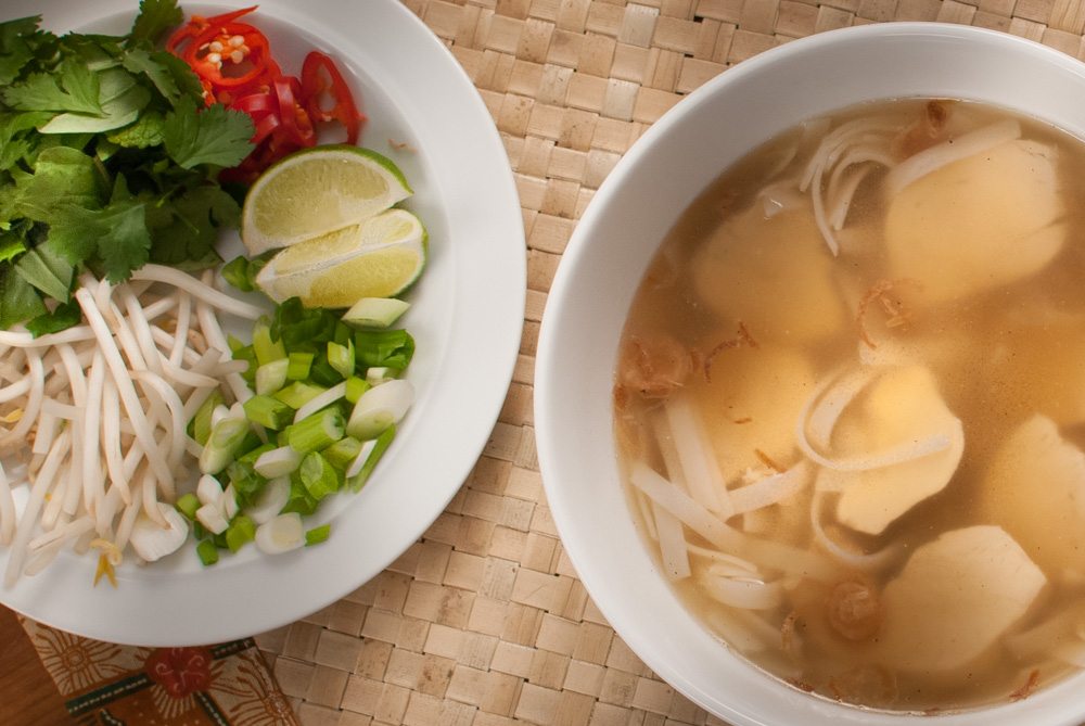 How did pho become popular?